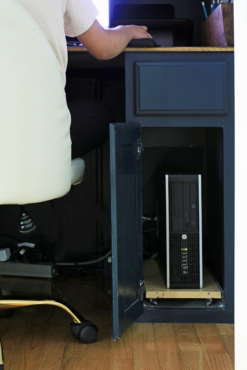 Cabinet-with-PC-in-it - Home Made By Carmona